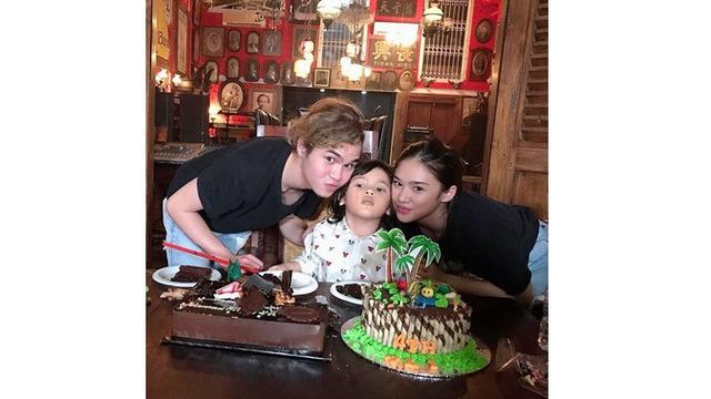 7 Potret Kebersamaan Al, El, Dul dengan Ali, Putra Bungsu Ahmad Dhani ...