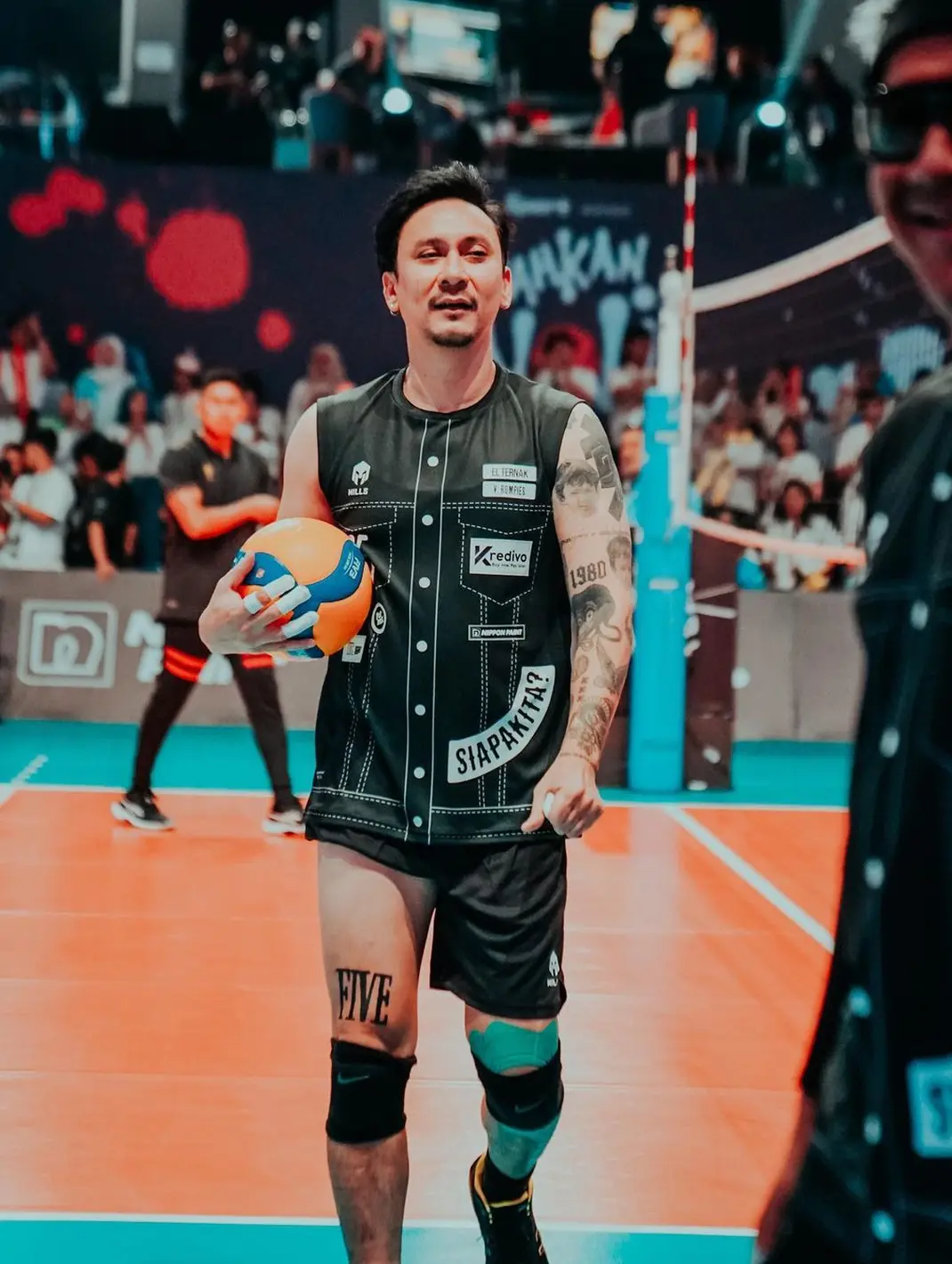 6 Potret Vincent Rompies Curi Perhatian di Bahkan Voli, Gayanya Selalu ...