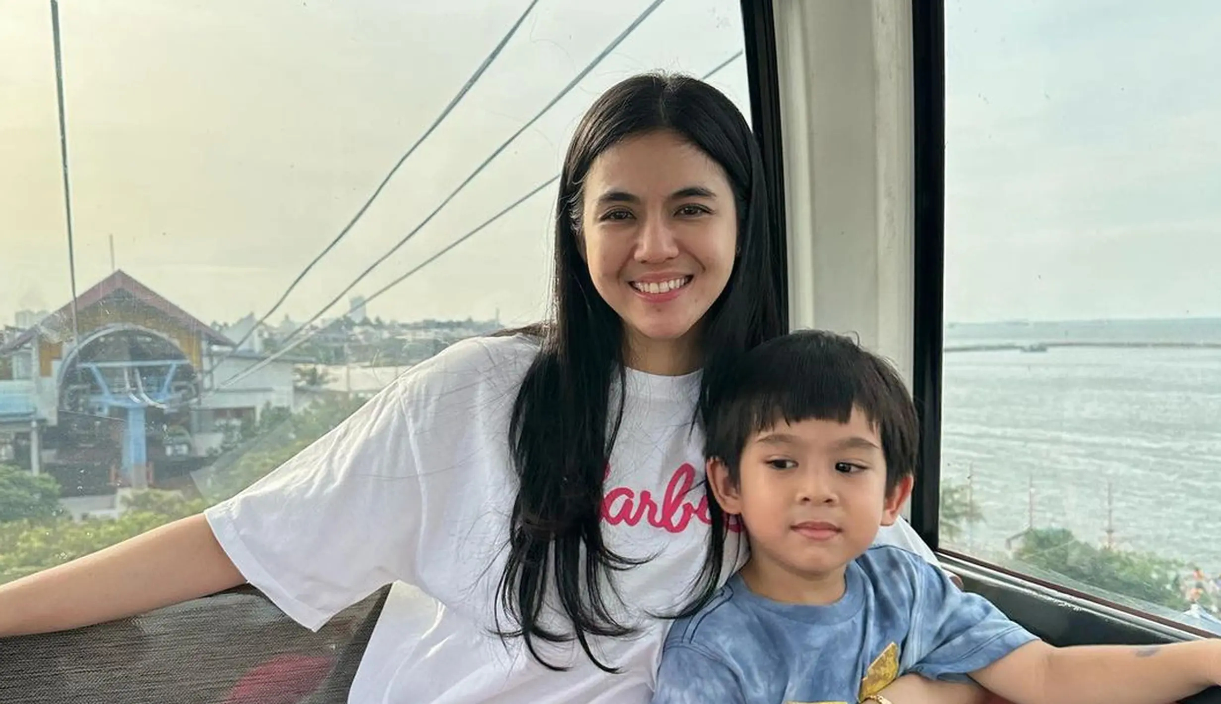 Sederet Potret Cantik Putri Una, Single Mother yang Masih Layak Disebut ABG - Photo Fimela.com