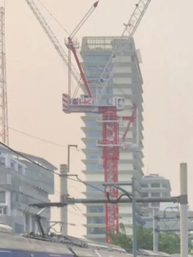 7 Fakta Terkait Insiden Besi Crane Jatuh di Jalur MRT Jakarta ...