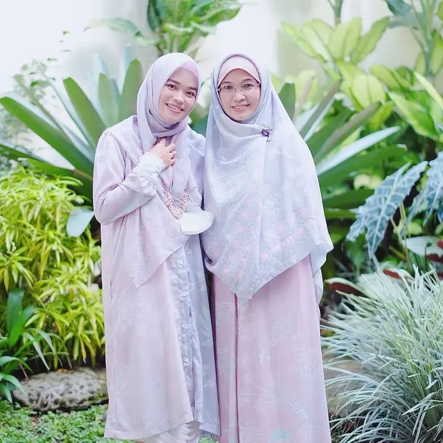 6 Potret Ghaida Tsurayya Putri Aa Gym Bareng Ibundanya, Penuh Kehangatan - Hot Liputan6.com