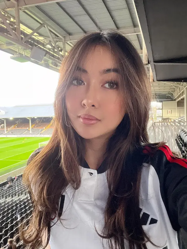 6 Potret Abigail Michelle, Viral Bawa Pesawat Sendiri untuk Nonton Bola di London - Hot Liputan6.com