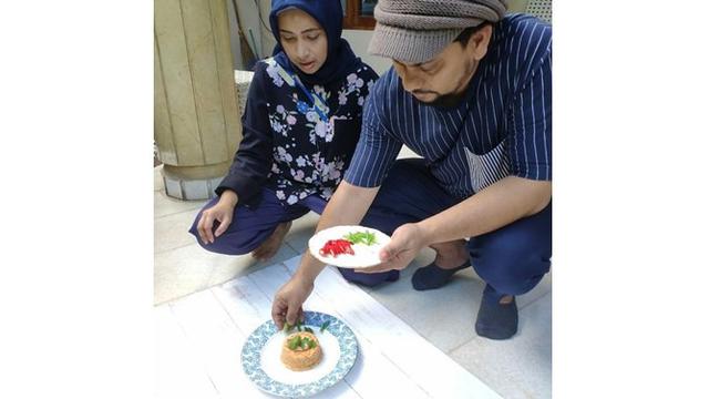 Jarang Terekspos, Ini 7 Potret Mesra Tompi dan Istri - Hot Liputan6.com