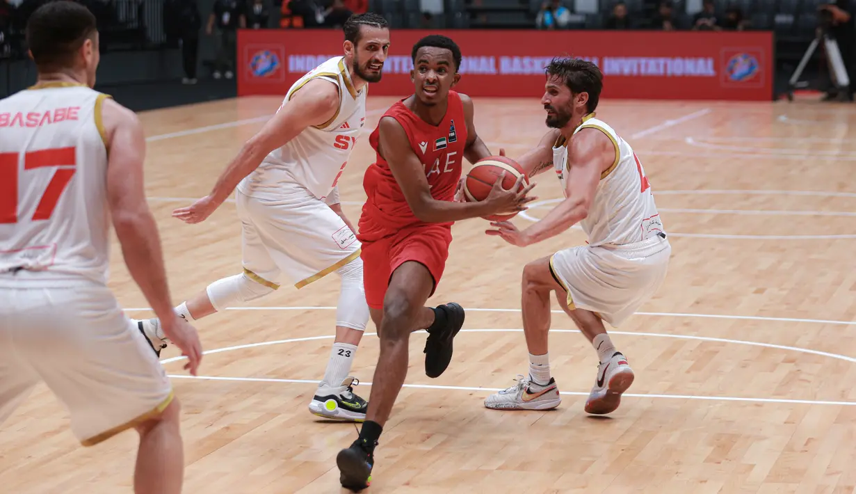 Foto: Laga Sengit Suriah Vs Uni Emirat Arab, Qais Alshaebebi dkk Curi ...