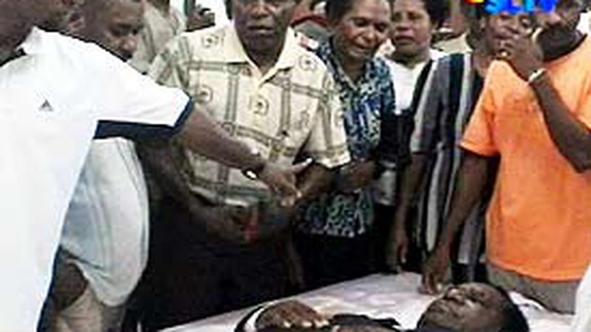 Keluarga J.P Solossa Menolak Otopsi