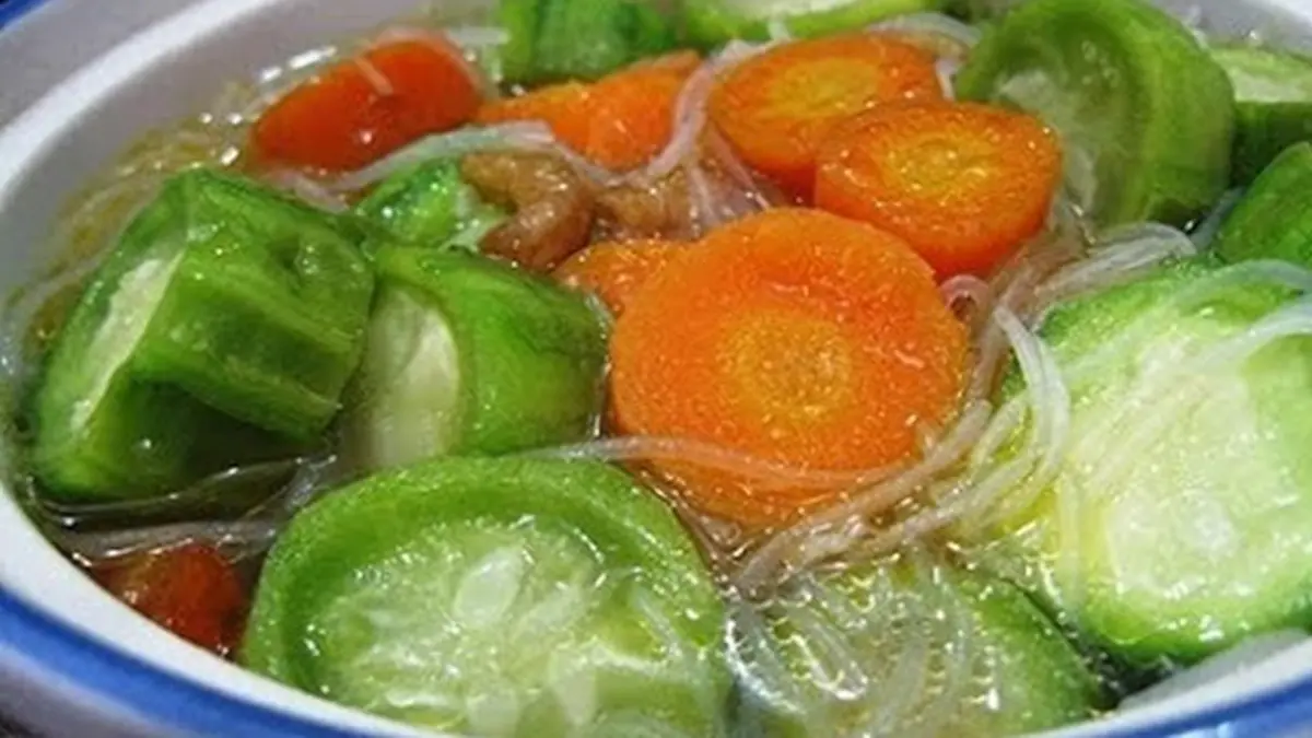 Resep Sayur Oyong Dan Wortel Yang Gurih Segar - Food Fimela.com