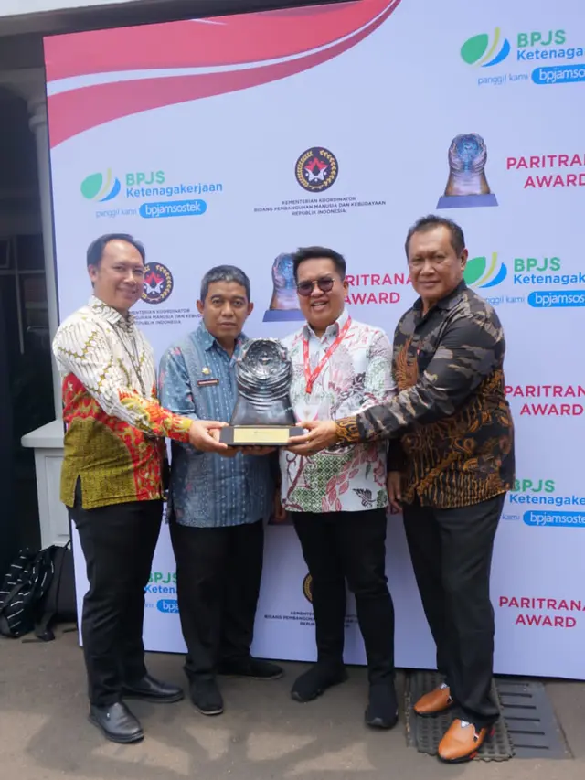 Bukti Komitmen Terhadap Tenaga Kerja Rentan, Pemkab Kukar Terima Penghargaan Paritrana Award ...