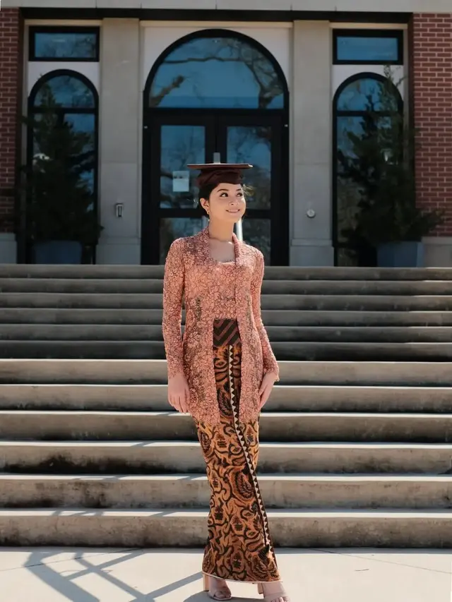 Potret 6 Artis Wisuda di Luar Negeri Pakai Kebaya, Punya Xaviera Putri ...
