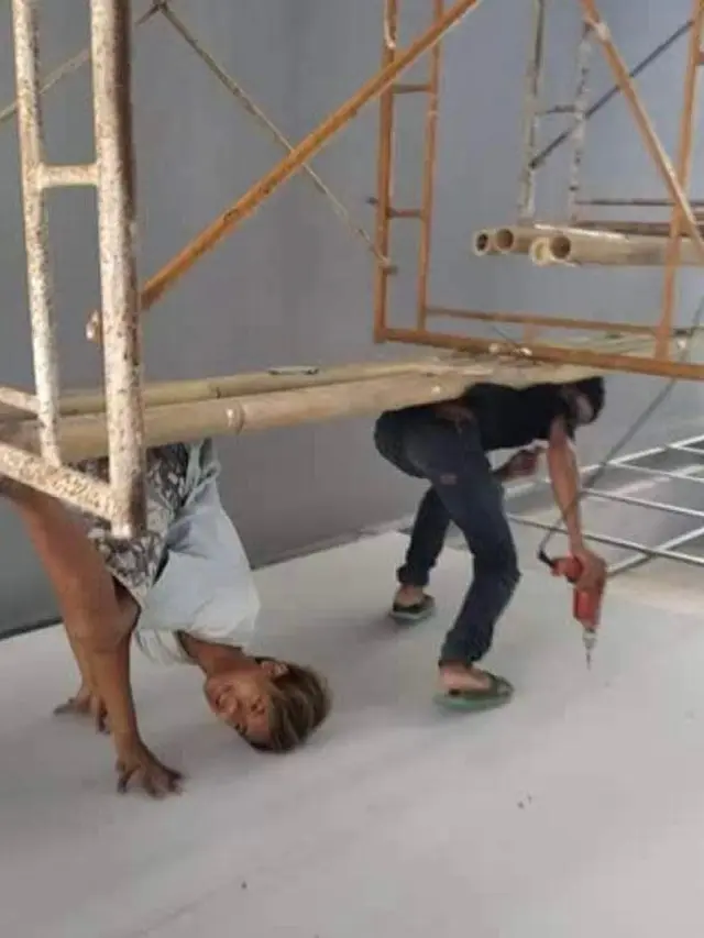 6 Potret Kuli Proyek Gotong Royong Saat Selesaikan Pekerjaan, Totalitas ...