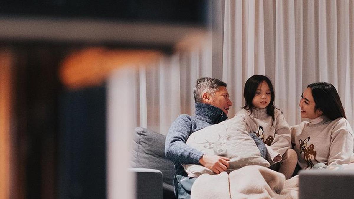 Potret Hangatnya Kebersamaan Gisella Anastasia, Gading Marten dan Gempita, Momen Saling Lirik ...