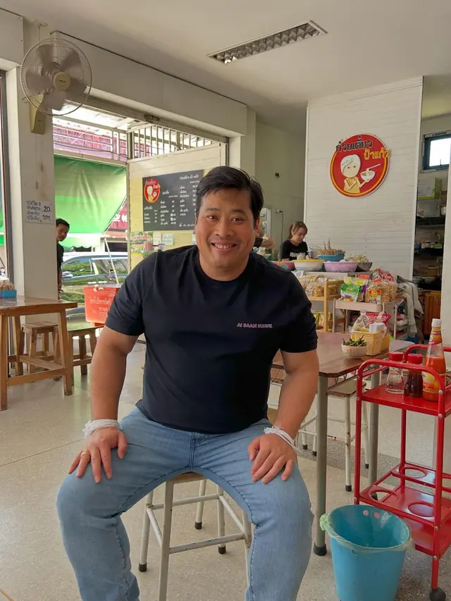 Anak Raja Thailand yang Diasingkan Kembali Pulang Kampung Sendirian ...