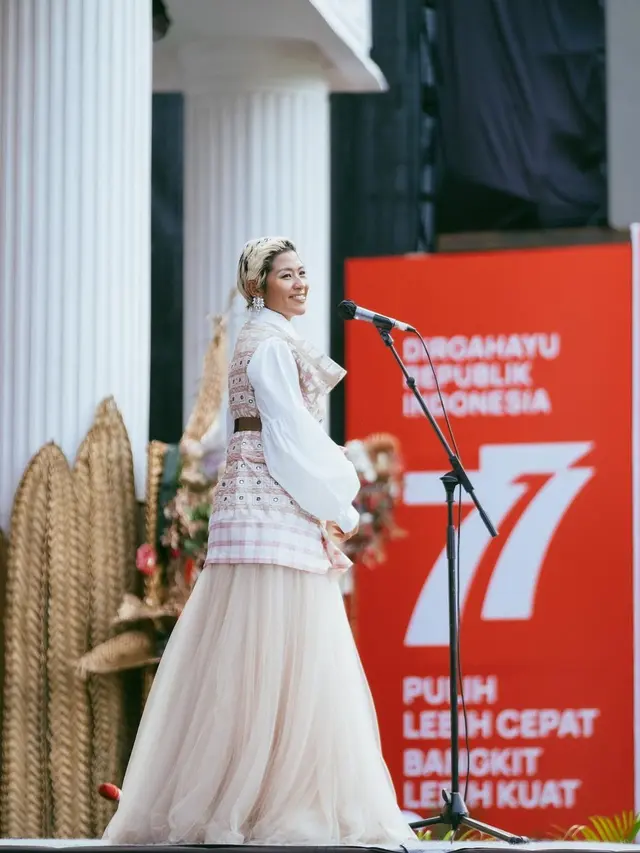 Tampil di Upacara 17 Agustus, Ini 6 Potret Menawan Dira Sugandi - Hot Liputan6.com