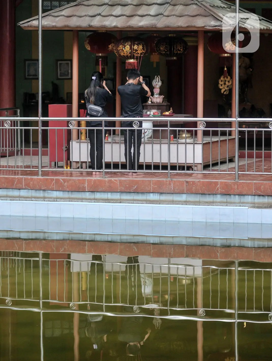 Tradisi Bersihkan Diri Jelang Imlek di 7 Sumur Vihara Gayatri - Foto Liputan6.com