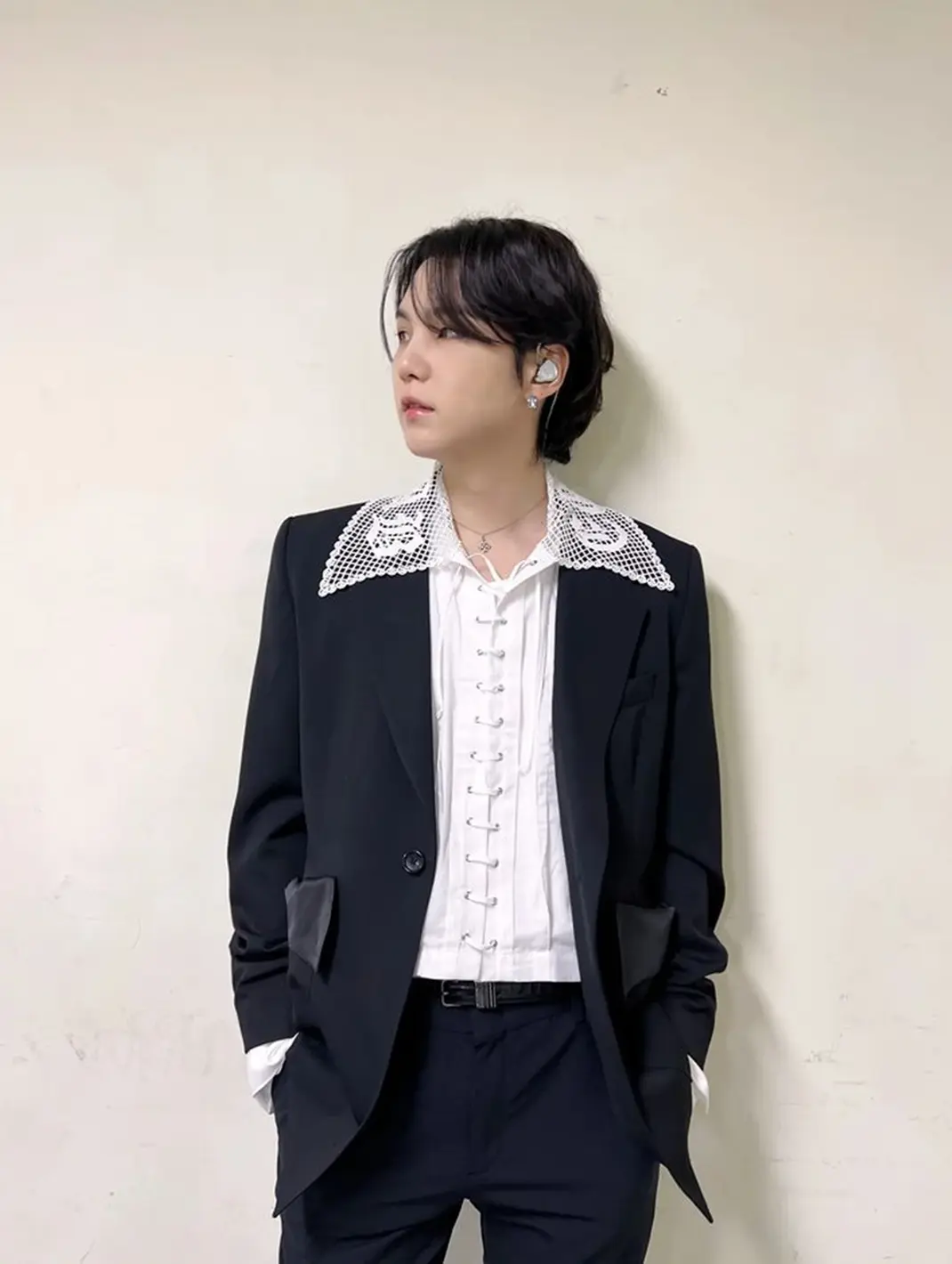 FOTO: Bak CEO Muda, Ini Penampilan Suga BTS Saat Pakai Jas Formal ...