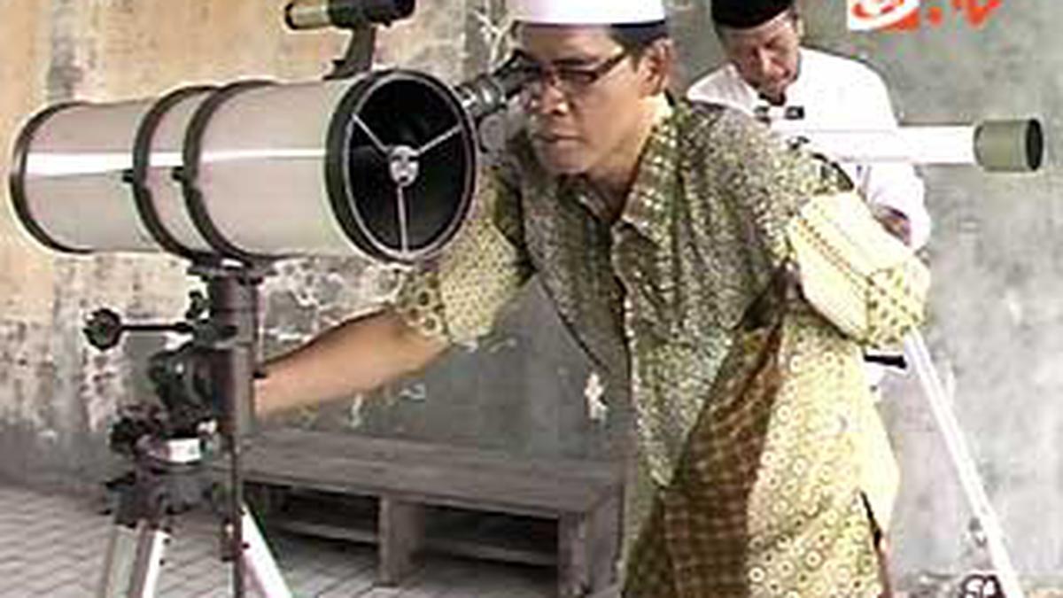 Ahli Falak Bersiap Meneropong Bulan Baru - News Liputan6.com