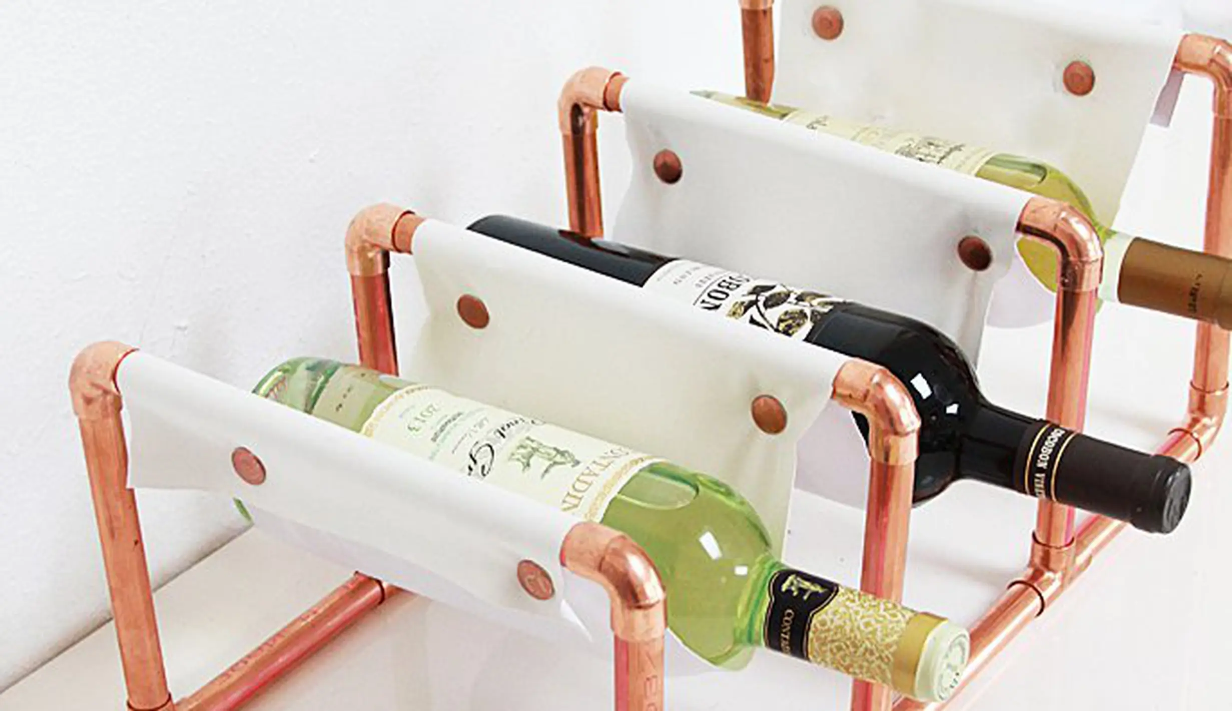 10 Ide Rak Botol Yang Seru dan Mudah Dibuat Di Rumah