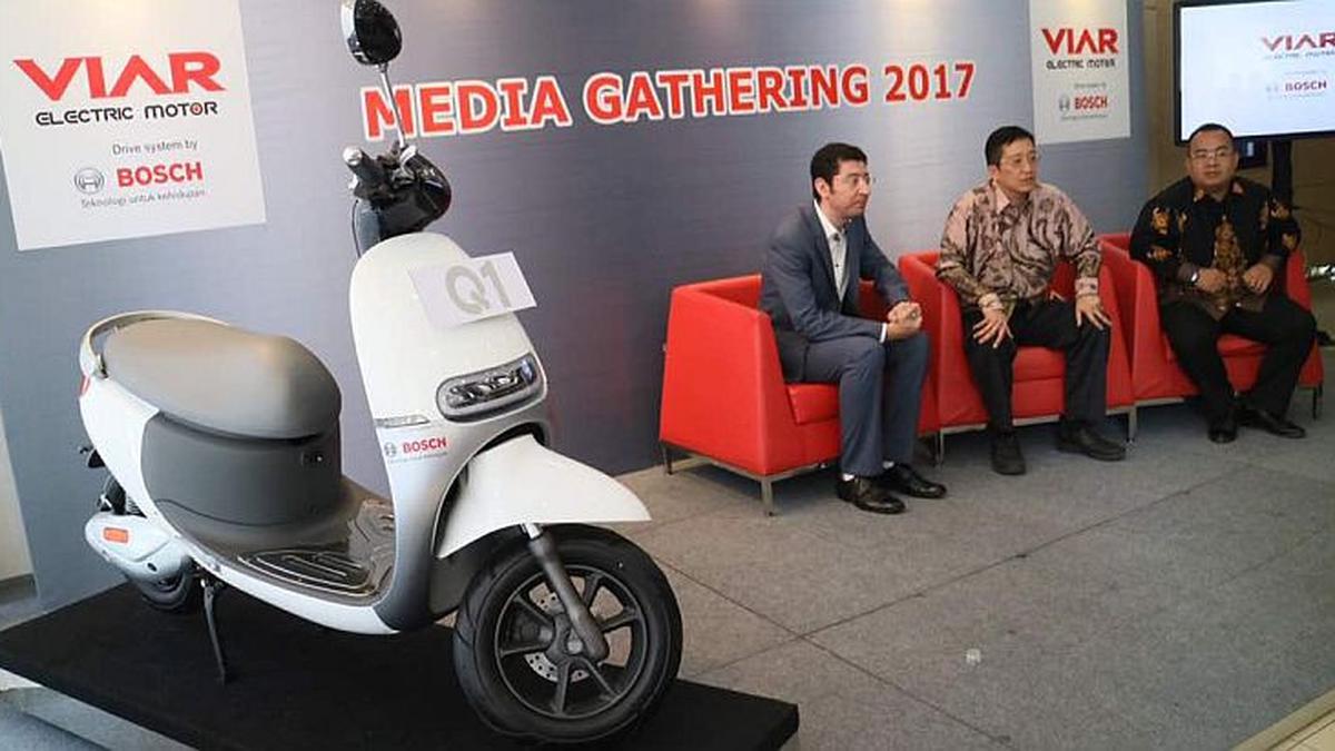 Motor ‎Listrik Viar Dilengkapi STNK, Bulan Depan Meluncur - Otomotif ...