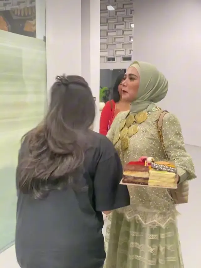 6 Potret Tiarani Savitri Putri Mulan Jameela Rayakan Ultah ke-23, Syok ...