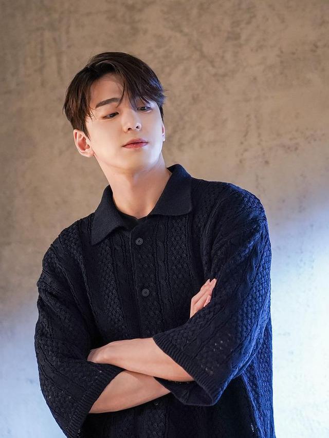 Sempat Dianggap Tuli Nada, Ini Dia Profil Kim Min Kyu