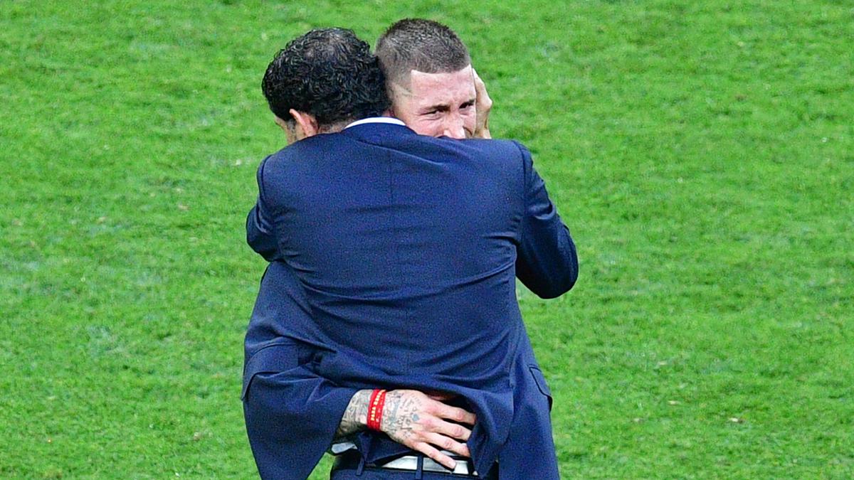 FOTO: Sergio Ramos yang Menangis Usai Pertandingan Lawan Rusia - Foto ...