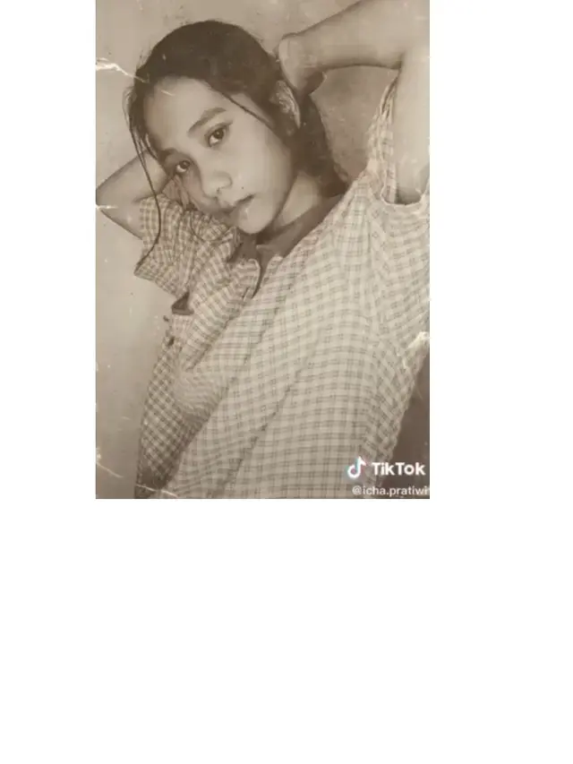 7 Gaya Icha Pratiwi Foto Ala 90-an, Artis TikTok yang Disebut Mirip ...