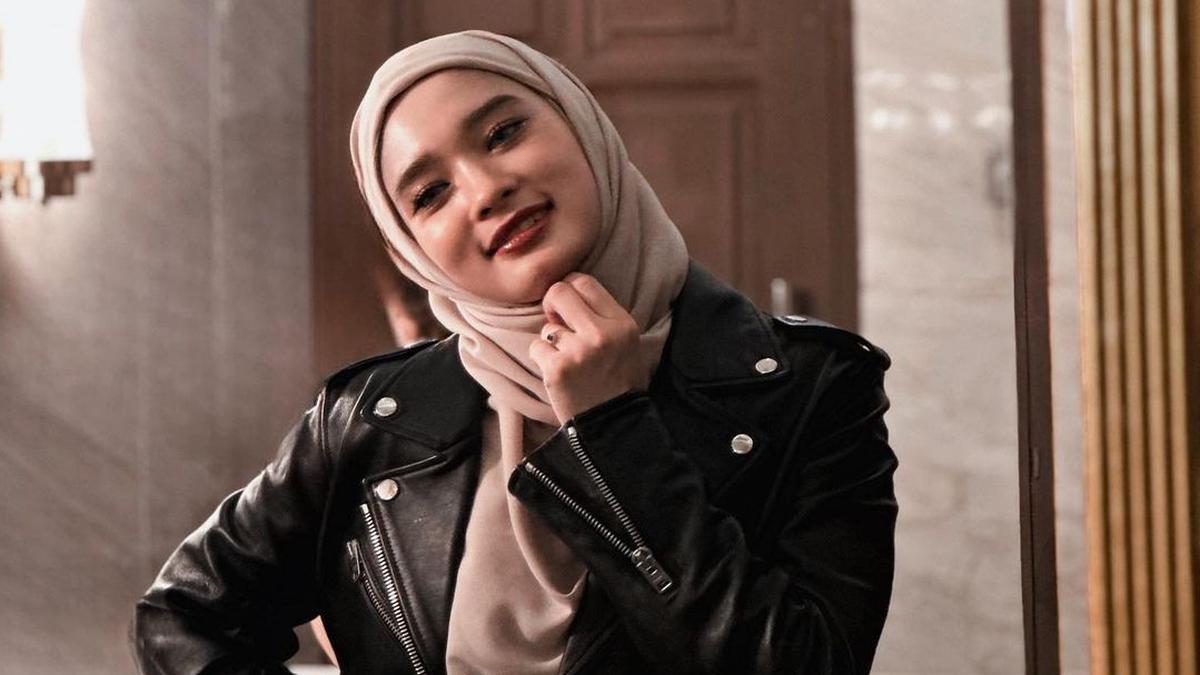 10 Inspirasi OOTD Hijab dari Inara Rusli yang Kerap Tampil Anggun dan ...