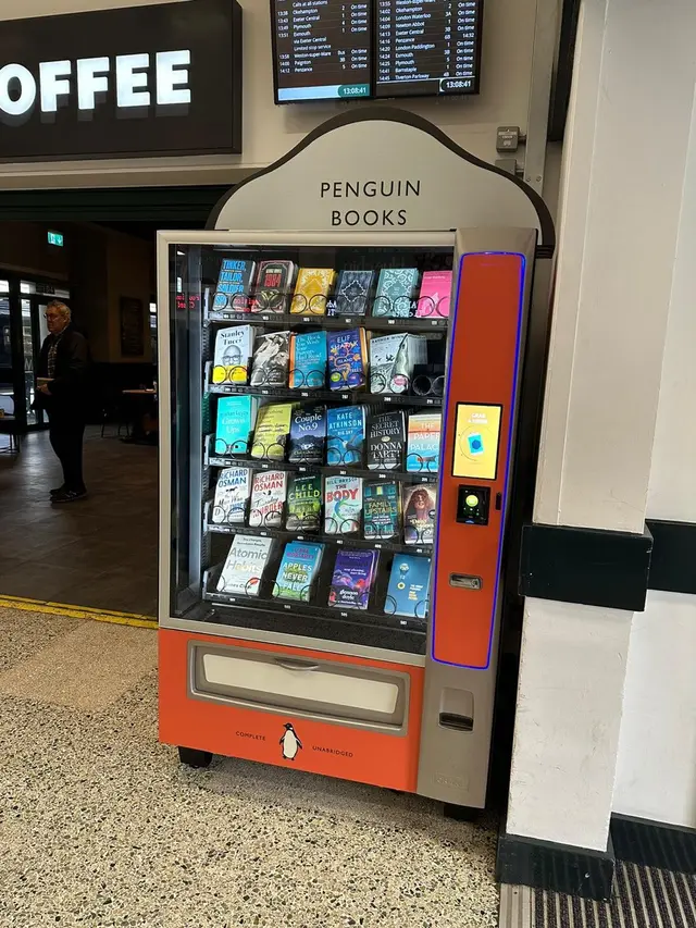 Penguin Books Luncurkan Mesin Penjual Buku Otomatis Pertama, Atraksi Wisata Baru di Stasiun ...