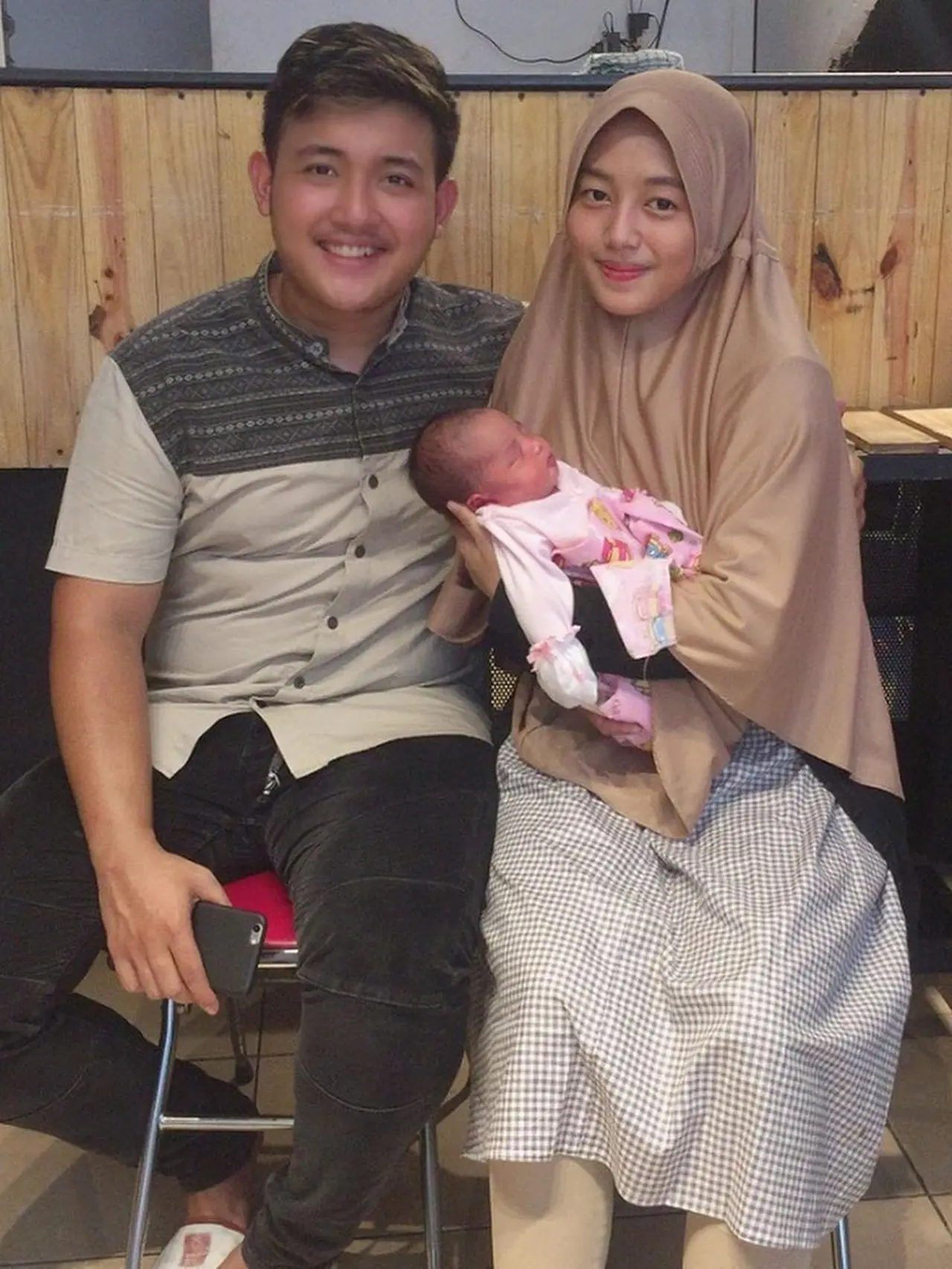 6 Potret Terbaru Dena Eks JKT 48, Sudah Menikah dan Punya Anak - Hot ...