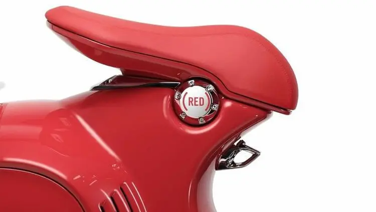 Vespa 946 RED Edisi Khusus - Galeri Otosia.com
