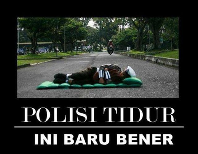 15 Meme Tingkah Polisi saat Tegakkan Aturan Lalin, Kocak Banget ...