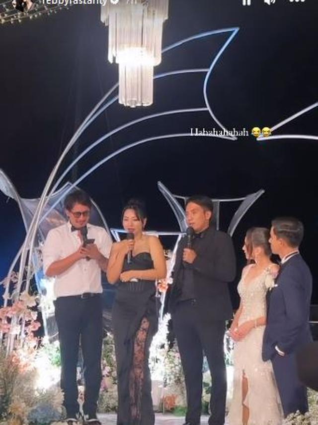 7 Potret Resepsi Pernikahan Enzy Storia dan Molen Kasetra Digelar di ...