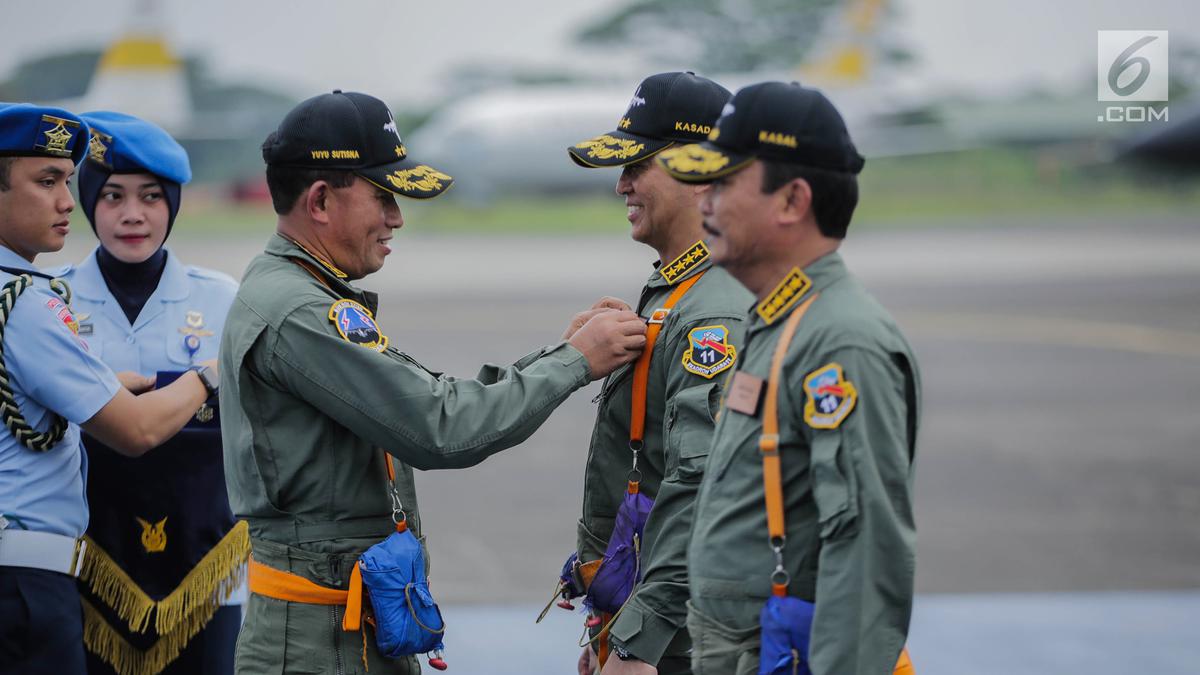 FOTO: KSAU Sematkan Wing Penerbang Kehormatan kepada KSAD dan KSAL ...