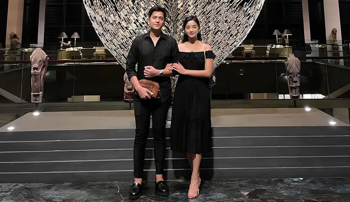 Satu Tahun Menikah, Ini Potret Rendi Jhon dan Glenca Chysara Rayakan ...