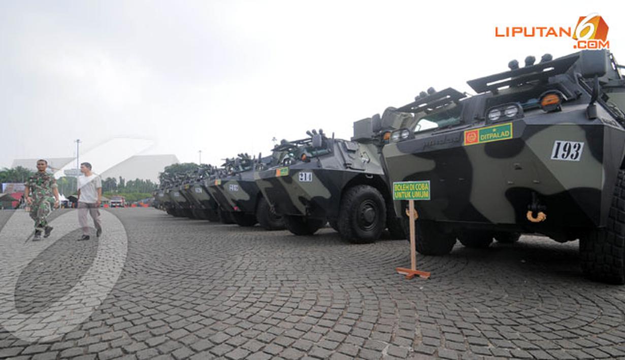 Berbagai Alat Tempur TNI Nampang di Monas - Foto Liputan6.com