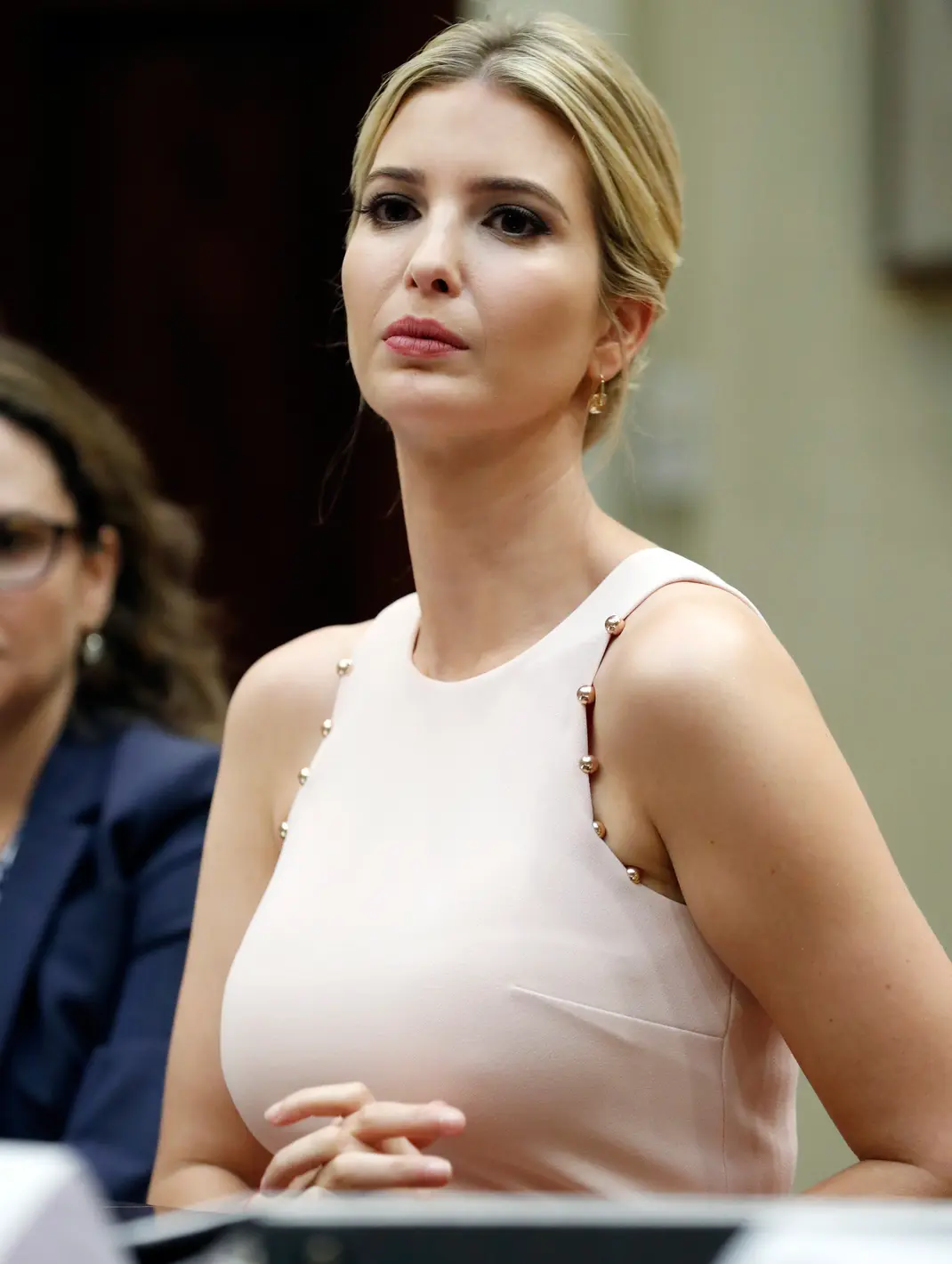 PHOTO: Elegan, Begini Penampilan Ivanka Trump Rapat dengan Istri ...