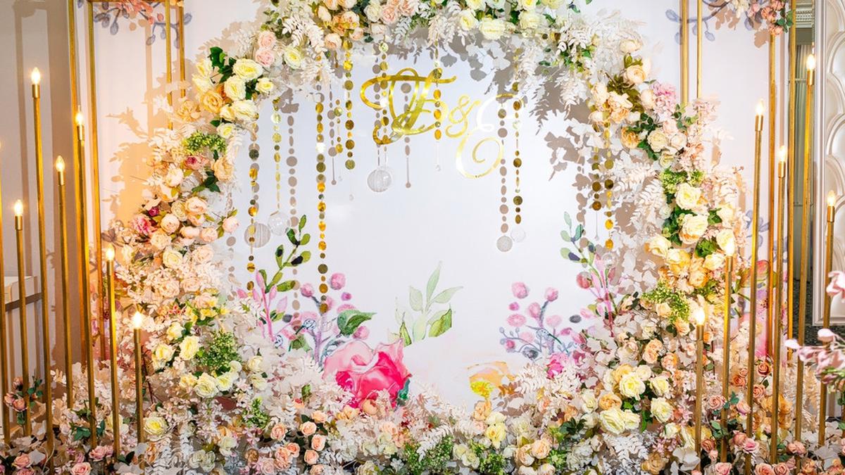 4 Ide Backdrop Lamaran yang Unik dan Romantis