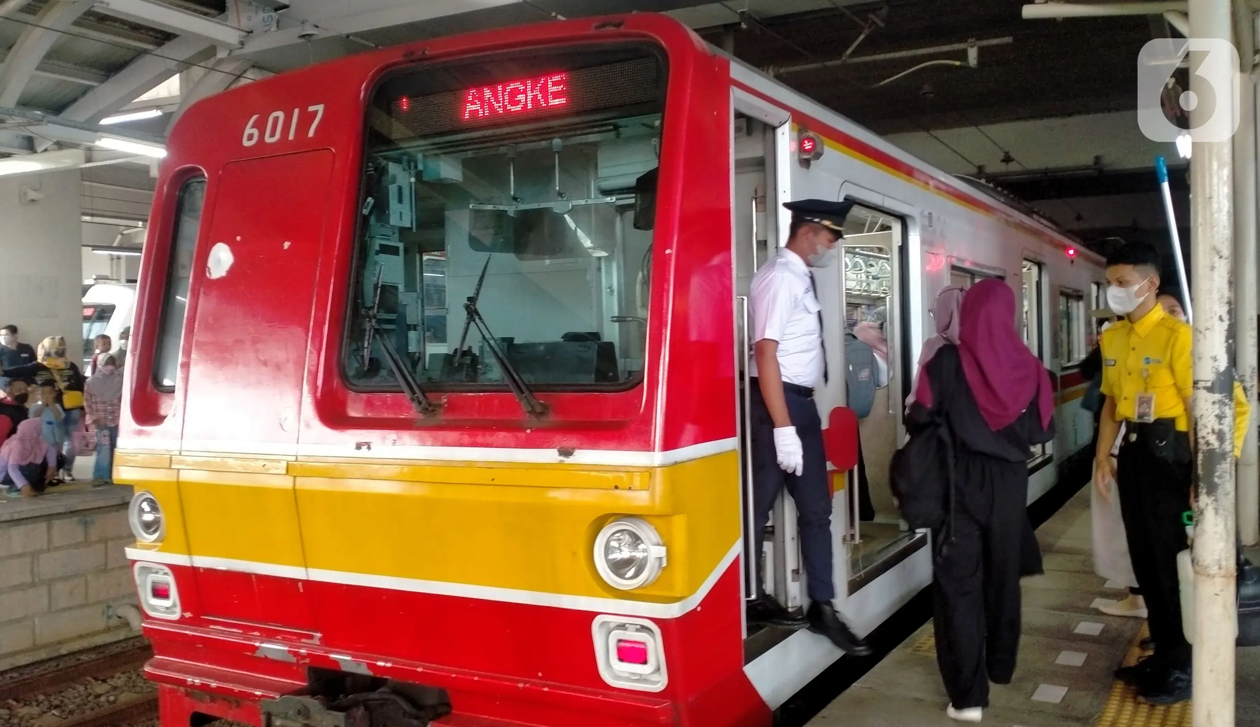 Siap-Siap Penyesuaian Tarif Baru KRL Jabodetabek Tahun Depan - Foto ...