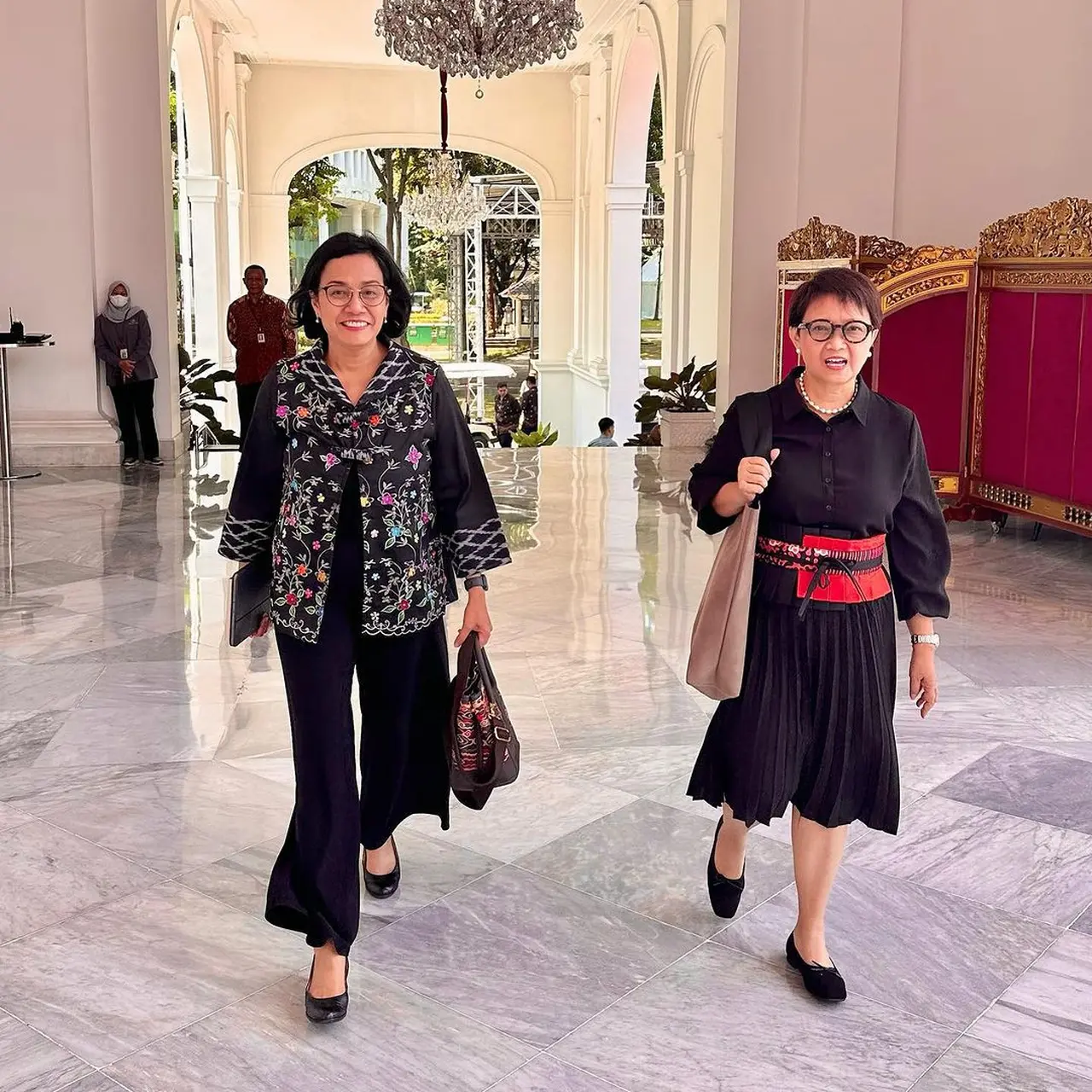 6 Potret Menteri Sri Mulyani dan Retno Marsudi, Bestie Sejak SMA di ...