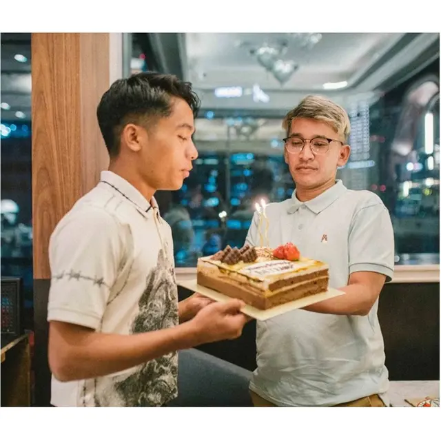 6 Potret Ultah Betrand Peto ke-20, Ruben Onsu dan Sarwendah Beri Kejutan Terpisah - Hot Liputan6.com