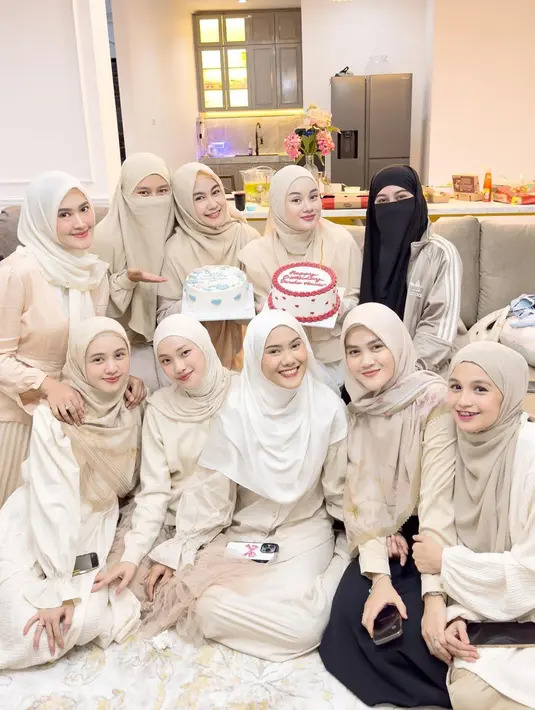 Momen Geng Artis Butterfly Kumpul Bareng, Anggotanya Berhijab Semua - Foto Liputan6.com