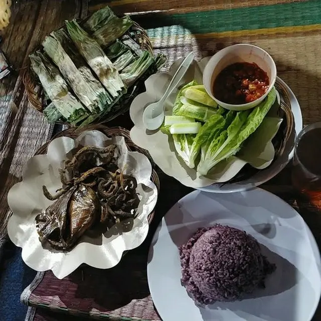 Selalu Ramai, Ini 6 potret Warung Sunda Tradisional Milik Lesty Kejora