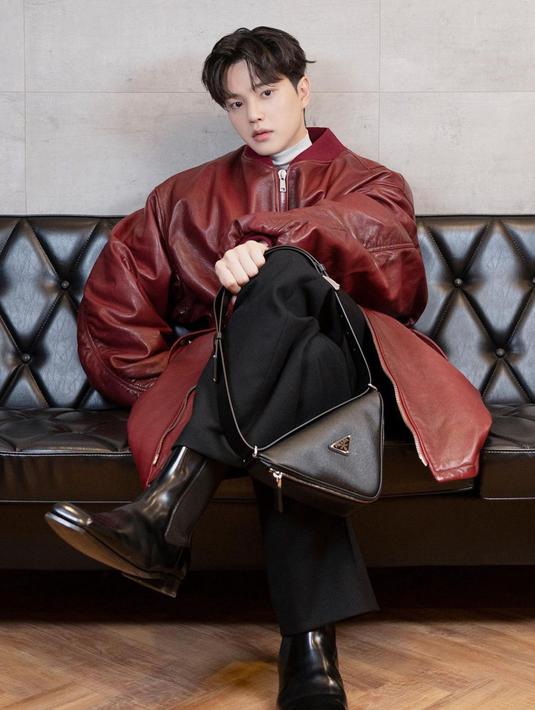 Gaya Rambut Si Ganteng Song Kang, Comma Hair Khas Oppa Korea - Foto ...