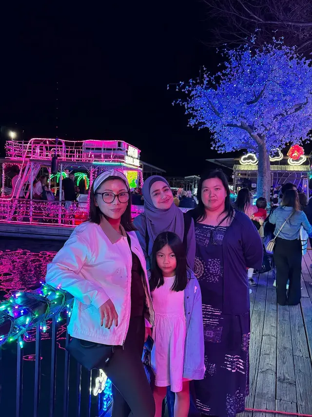 5 Potret Tengku Firmansyah Pakai Topi Cowboy Liburan Keluarga di Texas ...