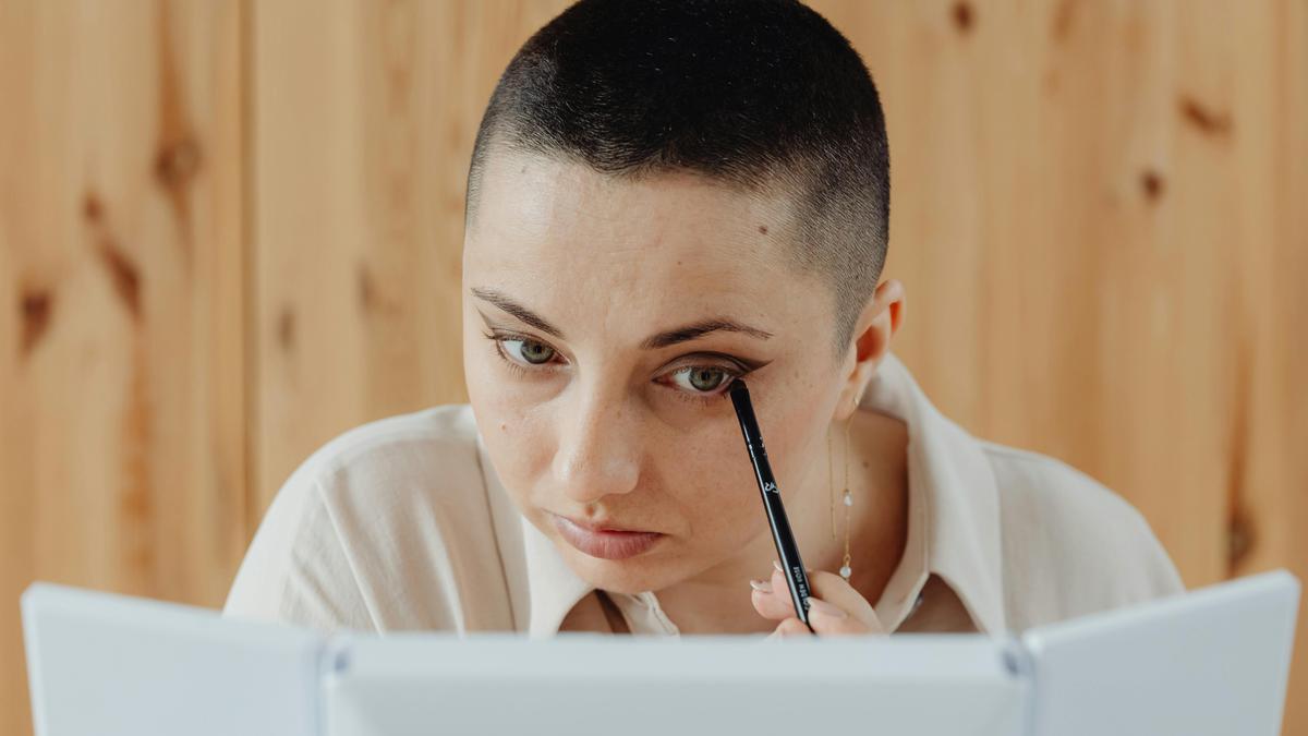 Kena Coretan Eyeliner, Ini Trik Mudah Retouch Makeup Tanpa Ribet ...