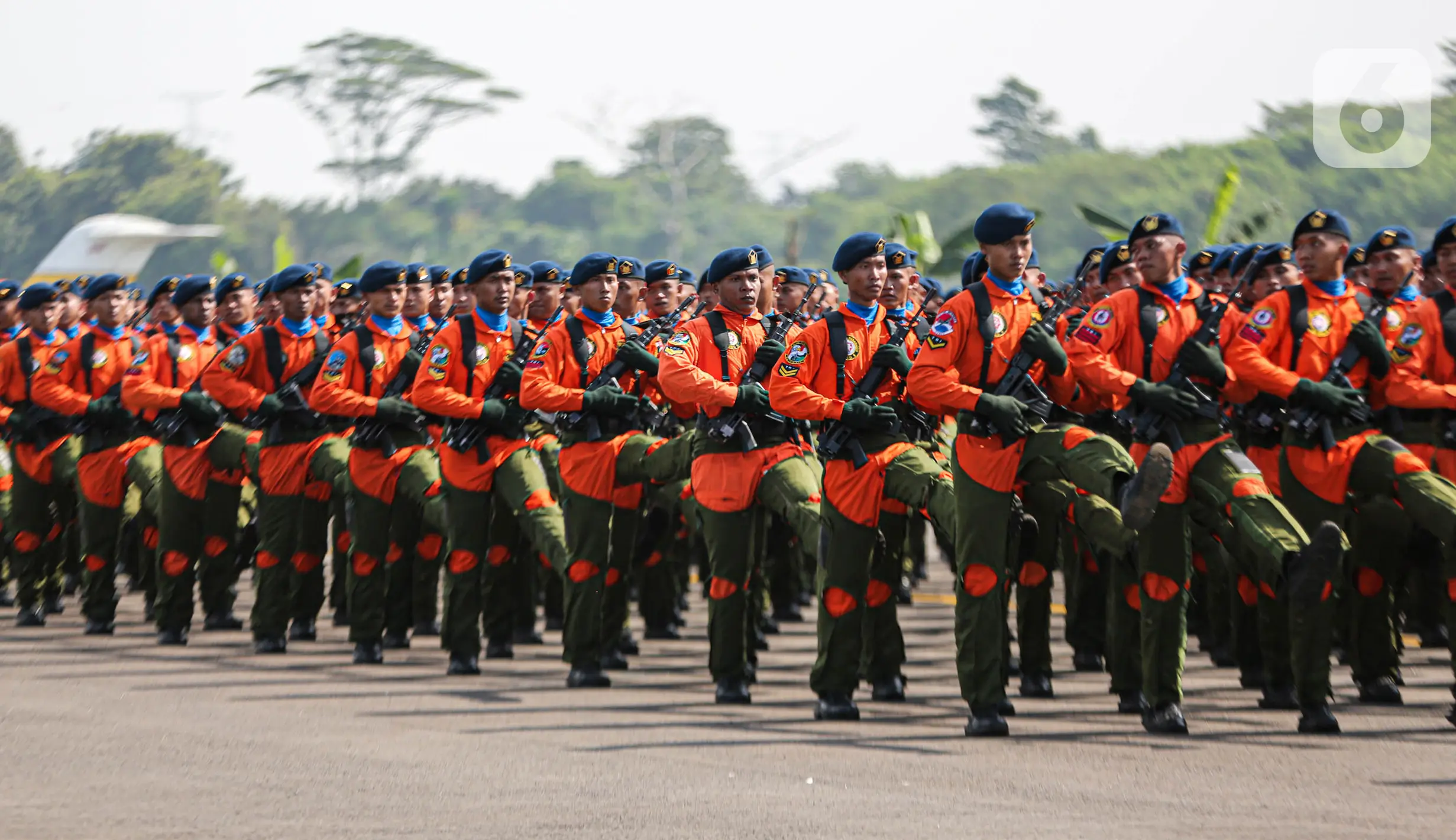 Aksi Defile Pasukan dalam HUT ke-77 TNI AU - Foto Liputan6.com