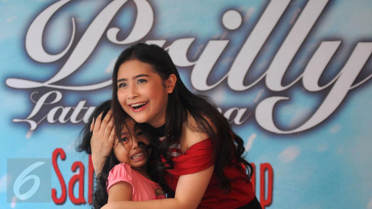 Prilly Latuconsina Emosi Saat Nonton Film Shahrukh Khan - ShowBiz ...