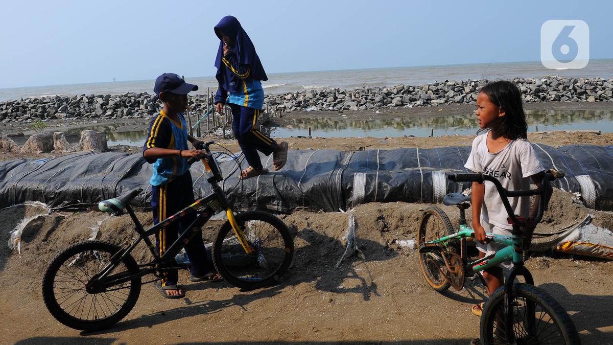 Nestapa Desa Cemara Jaya di Karawang yang Terancam Hilang Akibat Abrasi