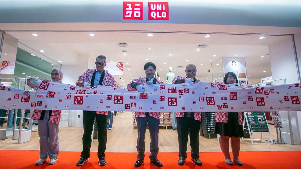 UNIQLO Resmi Buka Toko Pertamanya di Cirebon, Disambut dengan Antusias ...