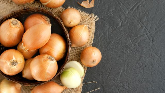 4 Cara agar Tidak Menangis saat Memotong Bawang - Food Fimela.com
