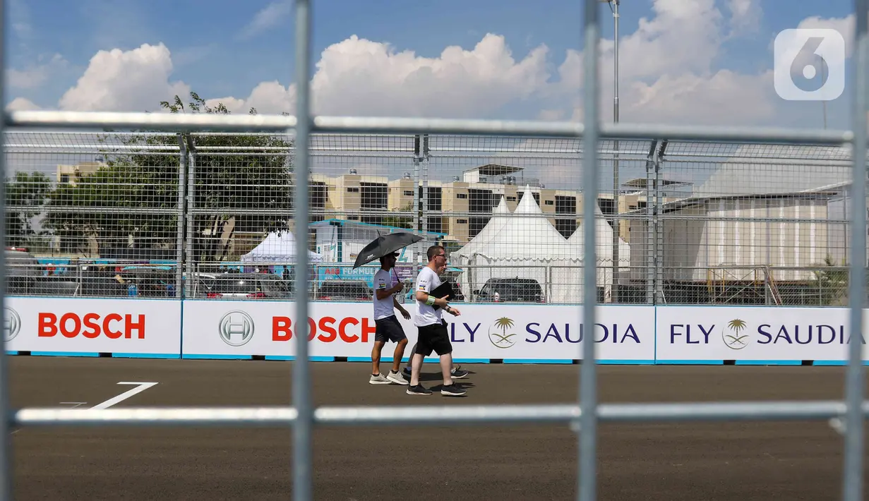 FOTO: Para Pembalap Mobil Listrik Formula E Lakukan Driver Track Walk ...